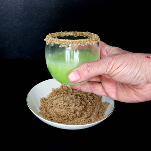 Cinnamon Spiced Apple Pie Cocktail | Sinful Kitchen