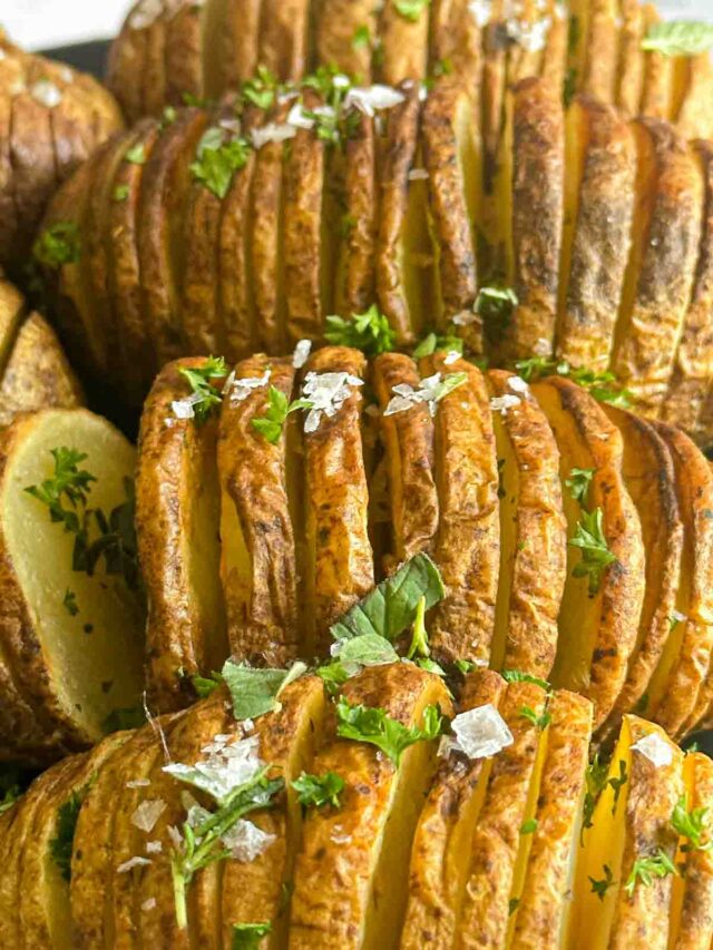 Crispy Air Fryer Hassleback Potatoes | Sinful Kitchen