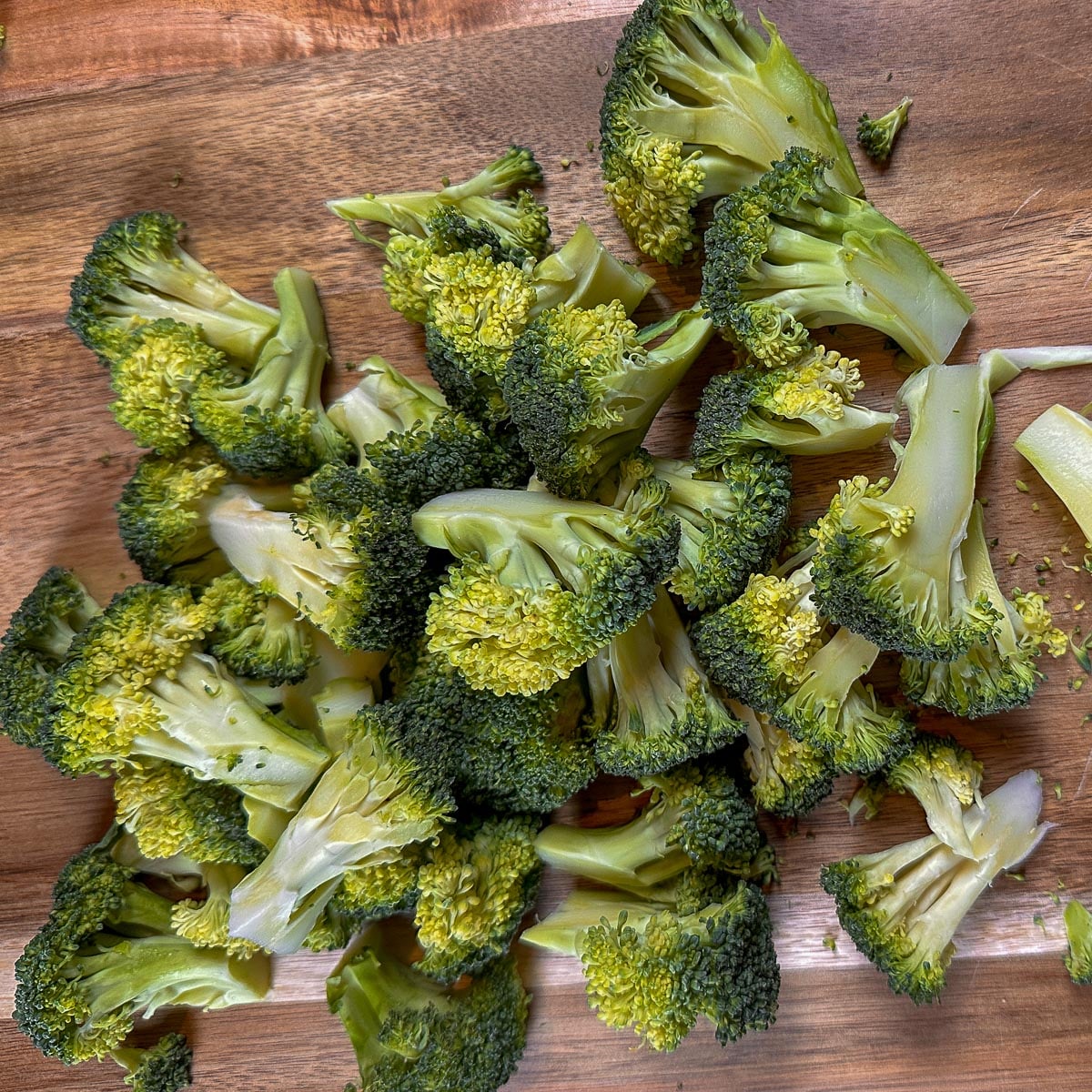 Mediterranean Lemon Garlic Broccoli | Sinful Kitchen