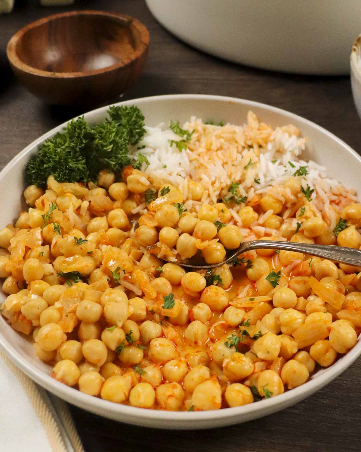 Creamy Harissa Chickpeas (Vegan, 20-Minute Dinner) | Sinful Kitchen
